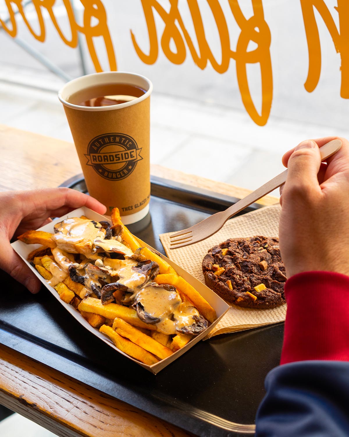 Les frites maison de qualité Roadside, sauce cheddar ou classic